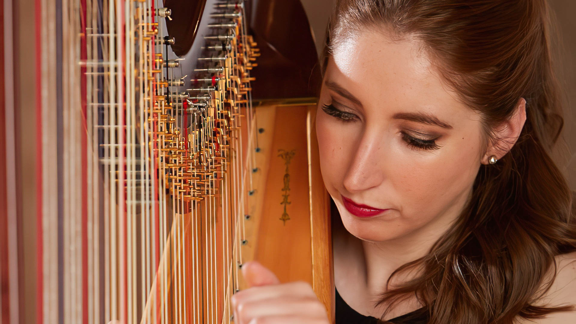 Harpist Elizabeth - London Harpist for Hire - DG Music
