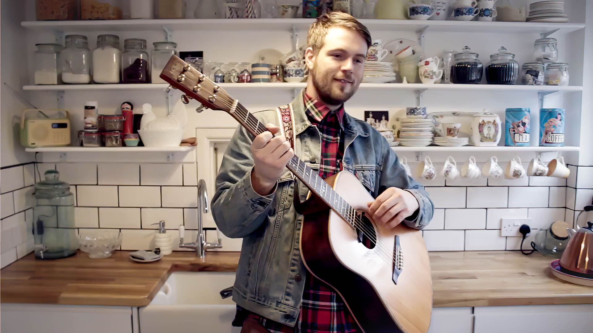 Tom Lewitt - Leicester Acoustic Singer for Hire - DG Music